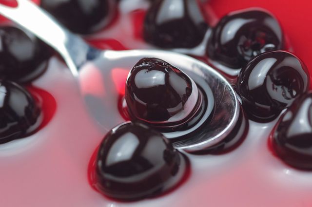 Jednoduchý recept na višně v rumu. Oceníte před každou párty! - WomanOnly