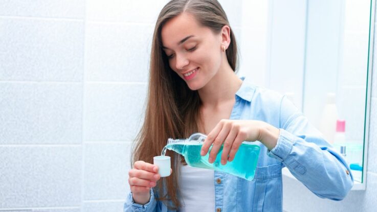 5 důvodů, proč používat ústní vodu a jak ji vybrat | WomanOnly 5 důvodů, proč používat ústní vodu a jak ji vybrat | WomanOnly